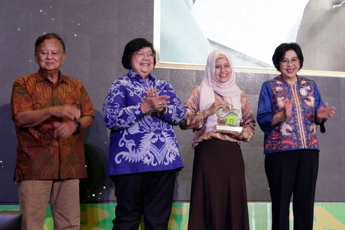 Bank Sampah Digital Raih Penghargaan KLHK sebagai Bank Sampah Terbaik 2023 - Tangsel Life