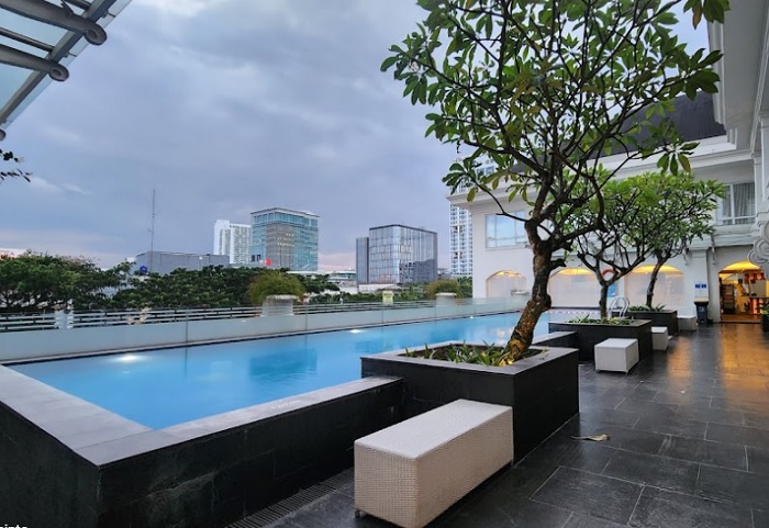 Rekomendasi Hotel di BSD City yang Dilengkapi Kolam Renang, Cocok Buat ...