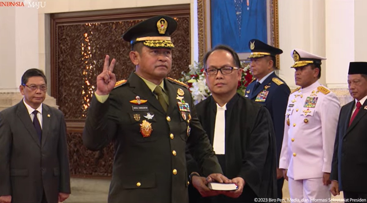 Presiden Jokowi Resmi Lantik Letjen TNI Maruli Simanjuntak menjadi KSAD ...